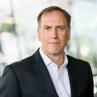 Peter MacLennan - Arena International