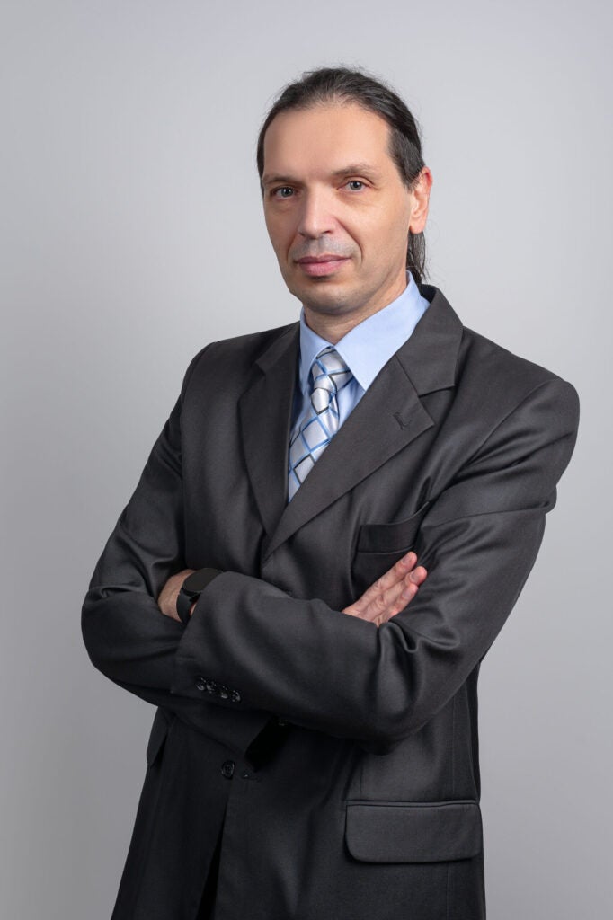 Mariusz Piturecki - Arena International