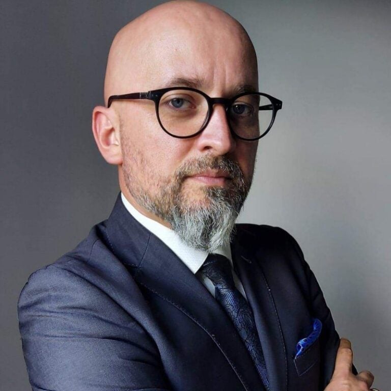 Robert Dobosz - Arena International